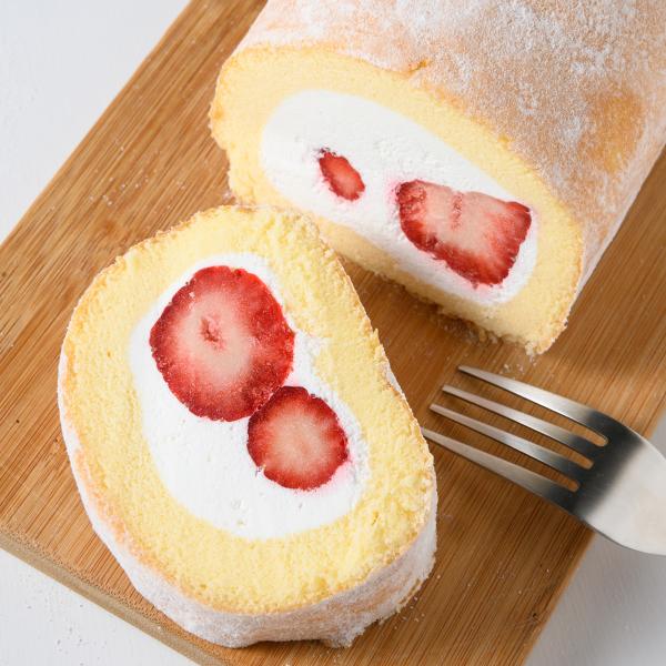 岐阜県中津川市の新杵堂（しんきねどう）がお届けする「まるごとあまおう苺 ロールケーキ ギフト」です。福岡県産ブランド苺あまおうに特化した農家の皆様にご協力をいただき、極上粒のみを厳選し使用しています。砂糖などを加えて二次加工せず、そのままの...