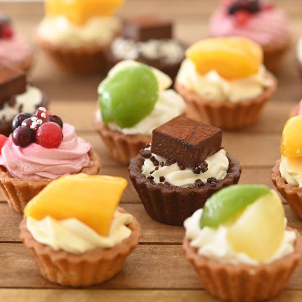 「スタイル みにたると」はサクっと軽い生地を楽しめる可愛いミニタルトの詰め合わせです。オリジナル製法のコーティングにより、サクサク食感を保っています。ジャージー牛乳を使用したホワイトカスタードクリームに低脂肪の生クリームを合わせたオリジナル...