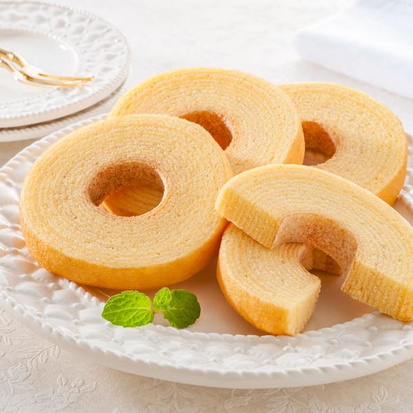 洋菓子の街・神戸に今も息づく、昔ながらのしっとりとした風味たっぷりバームクーヘンの食感を復活させた「洋菓子の店 ロアール 昔ながらの 神戸クーヘン」です。どこか懐かしく、やさしい味わいをお楽しみください。一つずつ個包装されていますので、おす...