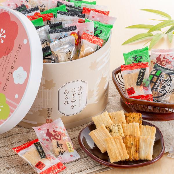 和をイメージしたかわいいパッケージに、いろいろな味のあられをいっぱい詰め込んだ「京都 養老軒 京のにぎやかあられ ギフトボックス」です。伊勢海老、黒豆、わさび、梅、柚子塩こうじ、九条ねぎみそなど、バラエティ豊かなフレーバを食べ比べてお楽しみ...