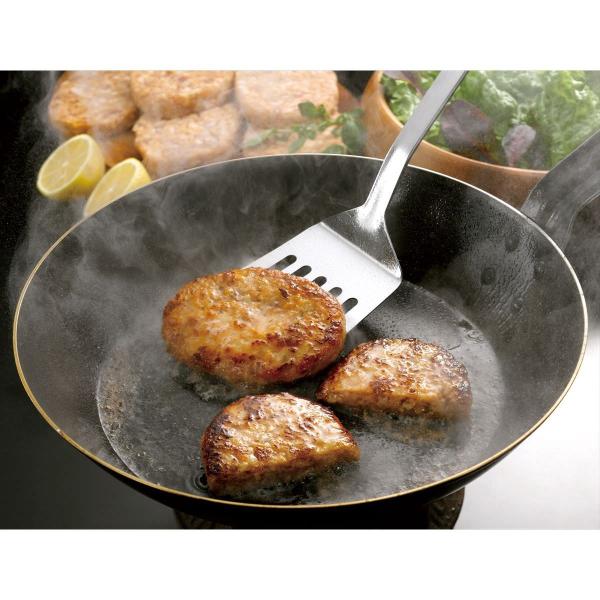 国産ポーク生ハンバーグ 国産の豚肉を使用して、肉の旨味が詰まった生ハンバーグを作りました。あっさりとした味わいでお好みのソースに合わせやすく、お弁当のおかずにもぴったりなポークハンバーグの美味しさをお楽しみください。