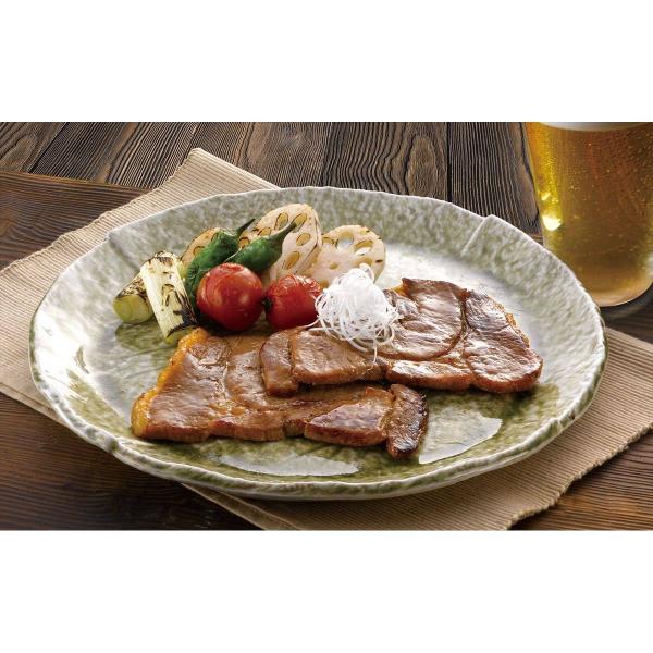 温暖な気候で大切に育てられた九州産黒豚のもも肉を、コクのある甘味噌だれで漬けました。柔らかく香ばしい味わいの味噌漬けをご賞味ください。