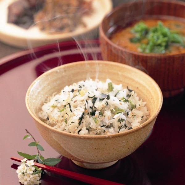 国産片口イワシを使用した「北前亭 ちりめん 8種セット」です。広島を代表する特産物の広島菜を使った広島菜ちりめんをはじめ、梅ちりめん、穴子ちりめん、えびちりめんなどの味付ちりめんを詰め合わせました。尾道の老舗に受け継がれる職人の伝統の技と、...