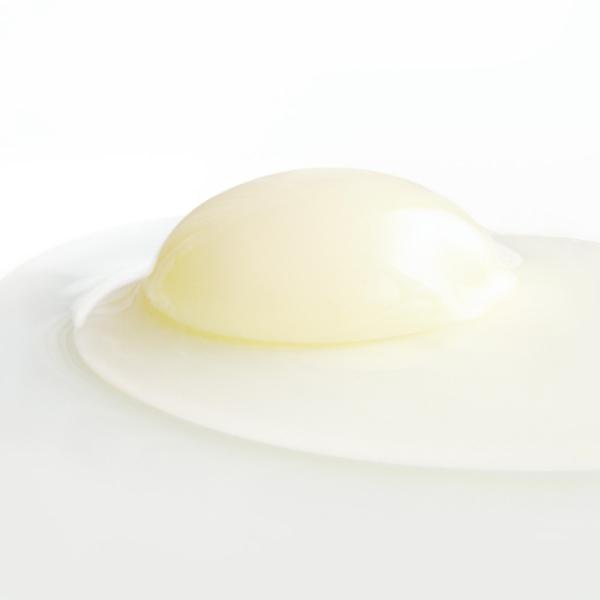 愛媛県喜多郡内子町より、黄身が白い「米っ娘たまご」を20個お届けします。純国産鶏である岡崎おうはんを、愛媛県産のお米をはじめとした国産の飼料で丁寧に育て上げて採ったたまごです。オレイン酸やリノレン酸が増加し、リノール酸を減少させています。毎...