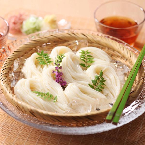 白石温麺は約四百年の伝統を受け継ぐ宮城・白石の特産品です。麺の分類上はそうめん類になりますが、温麺（うーめん）は、油を使わずにつくります。9cmという短さも他のそうめんには無い特徴で、茹でやすく食べやすいと好評です。「金印 白石温麺」は、厳...