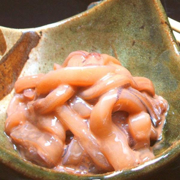 混ぜ合わせるだけで自家製イカの塩辛を作れるセットです。ご自宅でいかの塩辛をお作りいただけます。刺身用のいかを皮付きのままカットしたものと、鮮度のよいいかの肝をベースに不要な添加物を使用せずに塩などで仕上げた肝の素をセットにしました。