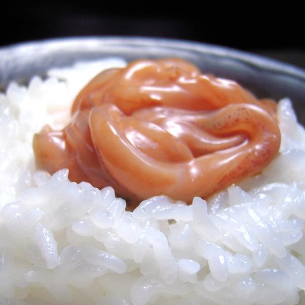 いか刺身専門店がつくった「ごはんを美味しくいかの塩辛 減塩 プレミアムいか塩辛 レッド 3個セット」です。皮付きのまま仕上げているので皮目の自然な旨味が豊富です。ごはんにたっぷりのせてお召し上がりいただくのがおすすめです。日本食品標準成分表...