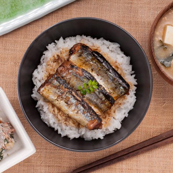 皮目を焼いた香ばしさと、良く絡んだタレが食欲をそそる「三陸食堂 気仙沼発 さんま蒲焼き お手軽レンジ調理」です。トレーのまま電子レンジで30秒加熱するだけの簡単調理ですぐにお召し上がりいただけます。ごはんのおとも、おかず、酒の肴やおつまみな...