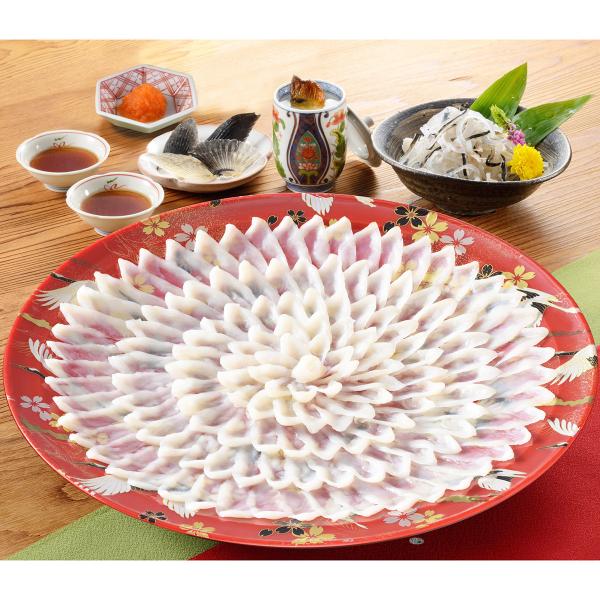 関とら本店 藤フーズの贅沢なふぐの刺身「とらふく刺身 絵皿盛り」約5人前です。とらふくをオリジナル絵皿に盛り付けました。下関伝統の「菊盛り」で盛り付けられたとらふく刺身は見た目も鮮やかです。目と舌で贅沢なふく刺しをお楽しみください。【関とら...