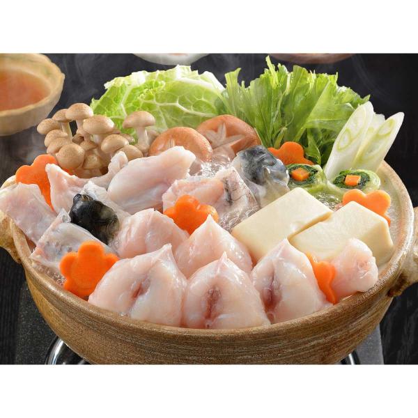 関とら本店 藤フーズのふぐちり鍋セット「国産ふくちり鍋セット」約2、3人前です。ふくの町・下関から国産のふく切身アラ・ふく白子豆腐と、ふく醤油・もみじおろしをお届けいたします。ふくちりは、プリプリとした特有の食感と繊細な旨味で人気があるお鍋...