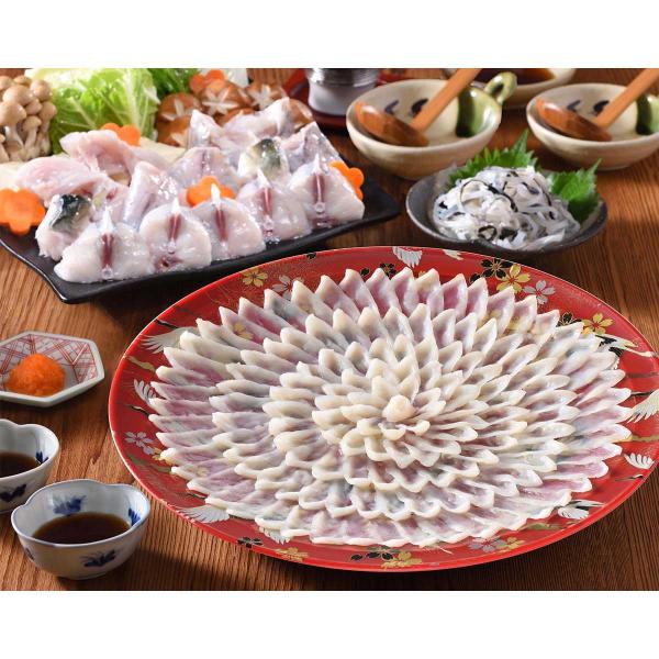 関とら本店 藤フーズのふぐの刺身、ふぐちり鍋セットなどを詰め合わせた「とらふく料理セット」約4、5人前です。ふくといえばとらふく。とらふくを素早くさばき、お刺身と鍋用にとらふくちりを詰め合わせました。お刺身は熟練調理師達が丹念に腕によりをか...