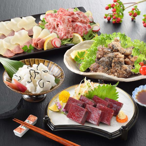 「下関鯨屋日新丸 鯨の詰め合わせ」は、刺身用赤身肉、おばいけ、竜田揚げ、鹿の子スライス（生食用）、鯨ベーコンスライスのセットです。日本近海で捕鯨したニタリ鯨肉を加工して詰め合わせました。鯨肉は高たんぱくで低脂質、低カロリーな動物性たんぱく源...