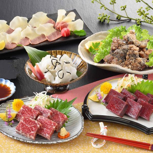 「下関鯨屋日新丸 鯨の詰め合わせ」は、刺身用赤身肉、尾の身（尾肉）、おばいけ、竜田揚げ、鯨ベーコンスライスのセットです。日本近海で捕鯨したニタリ鯨肉を加工して詰め合わせました。鯨肉は高たんぱくで低脂質、低カロリーな動物性たんぱく源として注目...