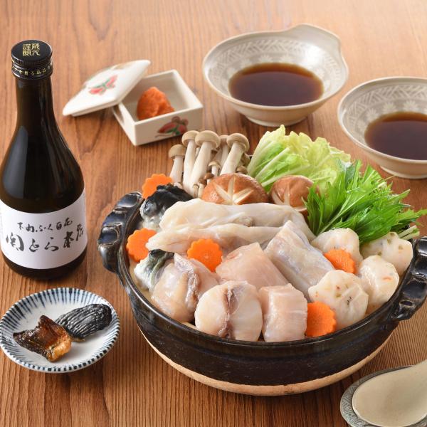 「下関 関とら本店 ふくちり 日本酒 焼きヒレ セット」は、ふぐの味を存分に堪能できる鍋セットとお酒の贅沢な詰め合わせです。ふぐの本場、山口県下関の職人が見極めたふくを豪快に捌いた「ふくちり」は、ふぐならではのぷりっとした食感、濃厚な旨み、...