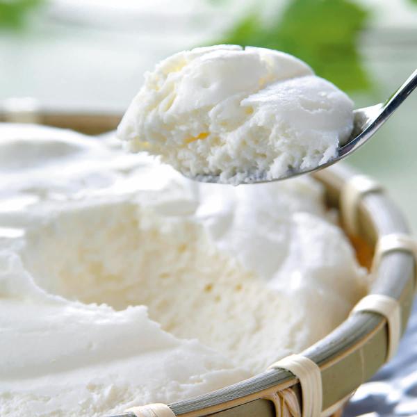 北海道のスイーツ・洋菓子店 わらく堂の「かご盛レアチーズケーキ 2個セット」です。生クリームやクリームチーズなど、北海道産の芳醇な乳製品をブレンドして作り上げたレアチーズケーキです。そのままデザートとしてはもちろん、クラッカーやラスクにつけ...