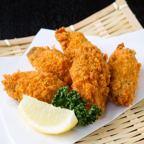 「広島県産かきフライ」24粒入りです。広島湾で取れた大粒の「かき」を、現地で素早く特製パン粉につけ、急速凍結で「かき」のジューシーなうま味を閉じ込めた逸品に仕上げました。　