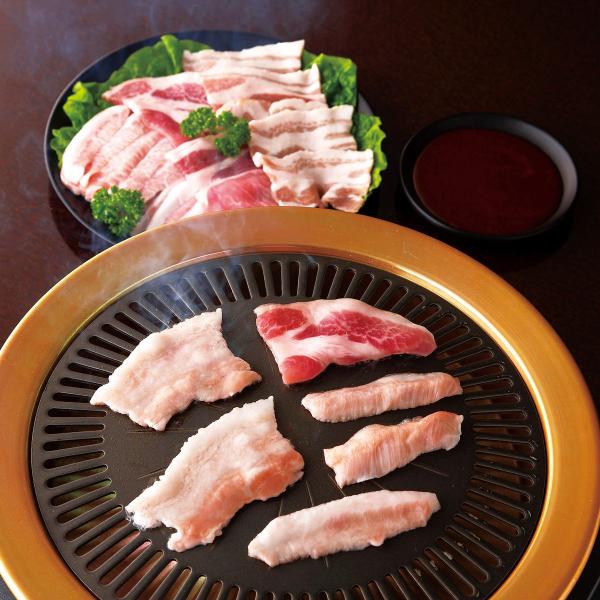 「南国バーベキュー 牛・豚・鶏セット」は宮崎県産ブランド「霧峰牛」・沖縄の新ブランド「北斗の島豚」・熊本阿蘇育ちの「大阿蘇鶏」の食べ比べセットです。【霧峰牛】九州産にこだわり品質で定評のある宮崎県産ブランド霧峰牛のクラシタカタロースを焼肉で...