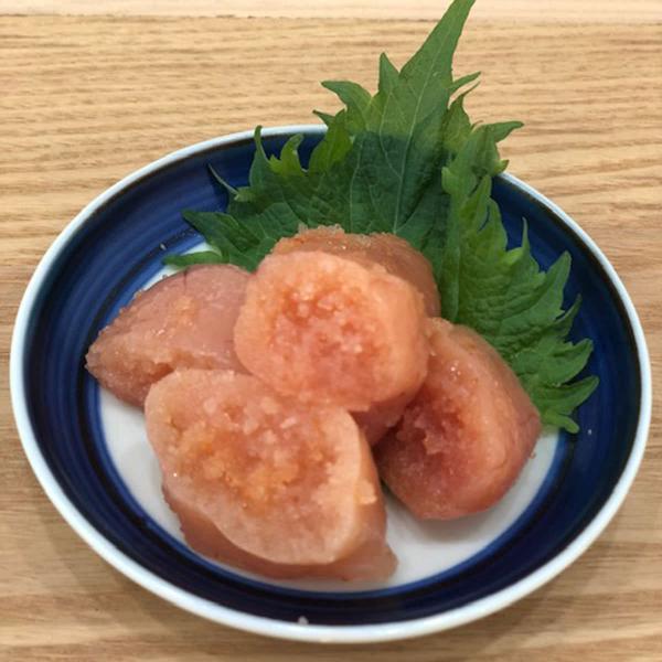 「はたえ 無着色辛子明太子 切れ子」は、贈答品明太子の製造加工の過程で皮が切れてしまったものです。見た目だけの違いですので、贈答品レベルの美味しさをご家庭でお楽しみいただけます。程よい辛さで飽きのこない味付けや、プチプチの粒子感が自慢。ご飯...