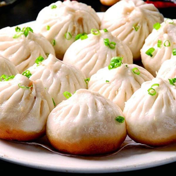 モチモチ食感の皮から溢れ出すジューシーなスープが絶品の「餃子専門店イチロー 特製小籠包」です。お店独自の製法で作られたこだわりの薄皮はもちもちとしたコシがあり、クセになる味わいです。中の餡には厳選された上質な豚肉と野菜のうまみが詰まっており...