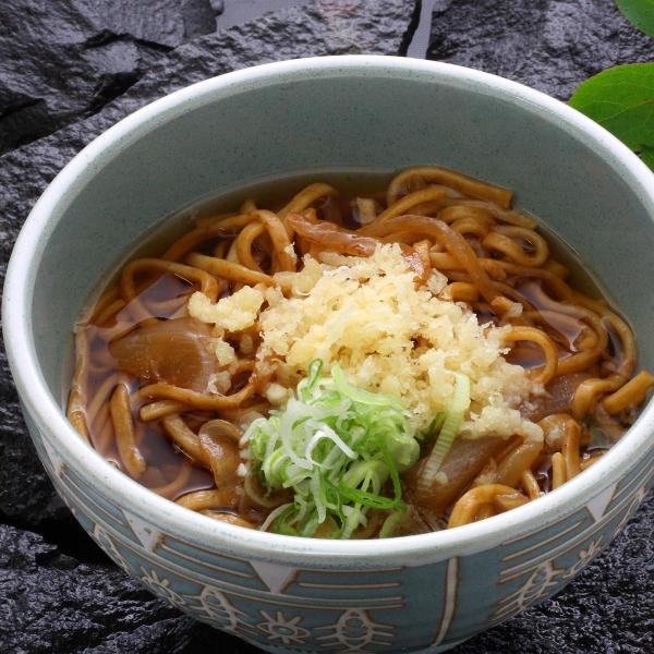 濃厚なソース味のモチモチ極太平麺に和風のあっさりスープをかけて食べる「青森名物 黒石つゆやきそば」です。B-1グランプリ運営団体に加盟し、大会出場経験を持つ「黒石つゆやきそば伝紹会」が監修を手がける商品です。肉、キャベツ、玉ネギをフライパン...
