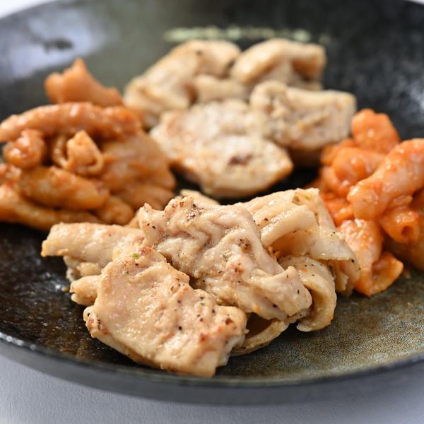 「焼肉あぼじ ホルモン5種セット」は、焼肉あぼじとコラボレーションした豚ホルモンセットです。豚直腸にそれぞれ人気のタレを加えた、濃いめの味付けでお酒やご飯によく合います。豚直腸はA直(太い部分)を使用しており、味・歯ごたえを十分堪能できます...
