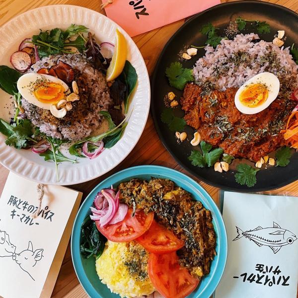 「ファットキャンプ スパイスカレー アソート」は、スパイスカレーが簡単に3〜4杯分作れるスパイスキットが4種類入ったアソートパックです。スパイスカレーサバ缶・スパイスカレーチキン・スパイスカレーバターチキン・豚と牛のスパイスカレーキーマの4...