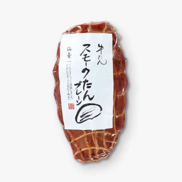 仙台名物牛たんの専門店で人気の利久がお届けする「牛たん スモークたん プレーン」です。牛タンスモークに適した部分をぜいたくにまるごと使用し、桜のチップで薫製にしました。噛むほどにふくよかで香ばしい味わいを楽しめます。未カットのブロックを冷凍...