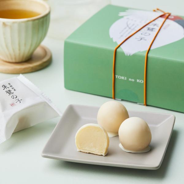 新潟を代表する銘菓「朱鷺の子（トキノコ） 黄身餡」は、さっくりとした黄身餡を桃山風生地で包んで焼き上げ、表面に口どけの良いホワイトチョコレートを掛けた焼き菓子です。和菓子によく使われる桃山生地にバターや小麦粉を加えて現代風にアレンジ。その桃...