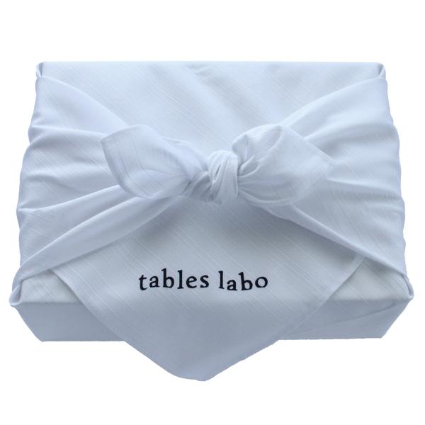 「tables labo 塩バターケイク アソート 風呂敷包み」は、テイクアウト専門店として誕生したtables labo（タブレスラボ）の人気商品です。滋賀県産小麦”びわほなみ”を使用して焼き上げた生地に、鳥取県の”大山バター”とブルター...