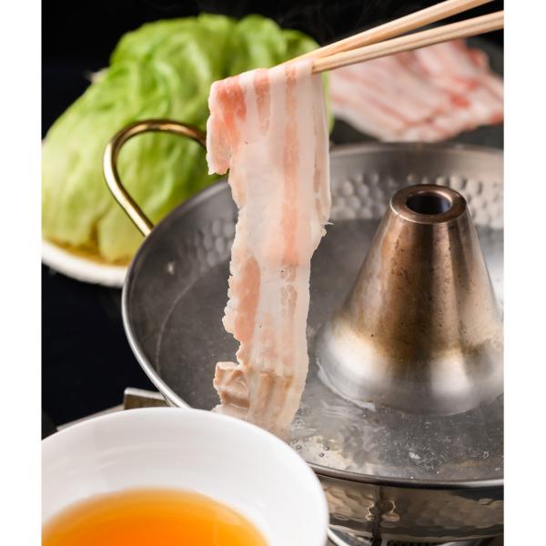 「宮崎 あじ豚 ぶたしゃぶ プレミアム セット 自家用」は、奈良県天理市(本店)、東京麻布十番などに店を構える和食レストラン『すぎ乃』の看板メニュー「あじ豚 ぶたしゃぶ」を〆まで楽しめる、ご自宅用の冷凍しゃぶしゃぶ鍋セットです。宮崎県川南町...