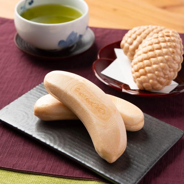 青森県板柳町(いたやなぎまち)のふくや菓子店がお届けする「ふくやのバナナ 松頭最中 詰め合わせ」です。銘菓「ふくやのバナナ」と「松頭最中」をセットにしました。おやつやお茶請けなどとして、地元でも愛される美味しい和菓子をお取り寄せでお楽しみく...