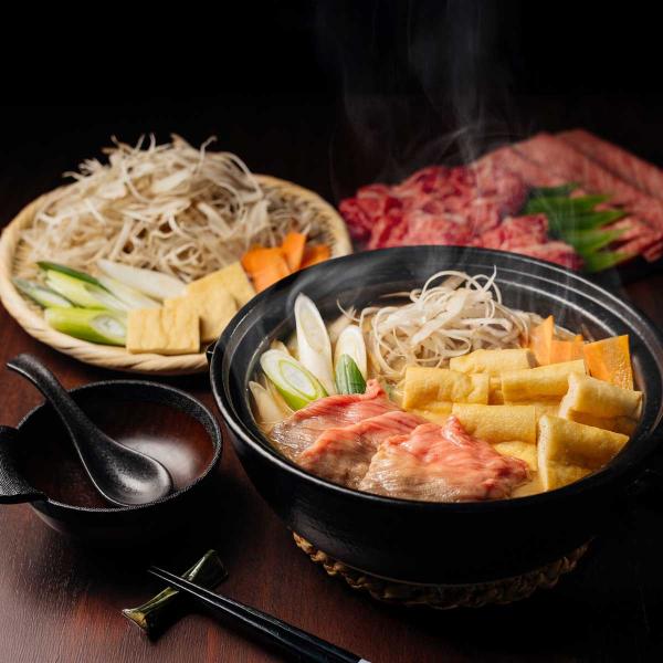 「カトーミート とやま和牛 ごぼ鍋セット ギフト」は、富山県の老舗肉屋がつくった自信作です。和牛・ごぼう・酒粕が融合した、ありそうでなかった鍋料理です。酒粕で育った富山のブランド和牛を美味しく食べる相方を探し、風味や食感を求め辿りついたのが...