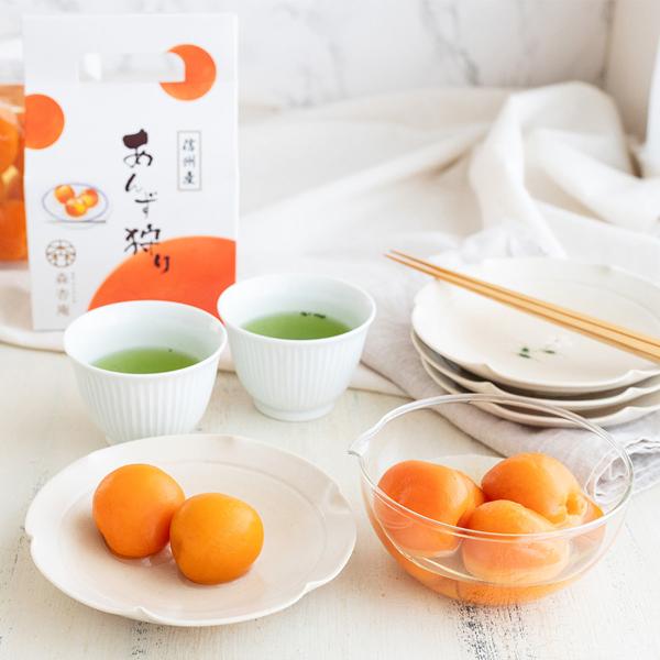 信州産の生あんずの本来の味を、あっさりとした甘酸っぱい味のシラップで漬け込んだ「森杏庵 信州産 あんず狩り シラップ漬」です。あんずは酸味が強く、そのままでは食べづらい果物ですが、洋菓子のうわがけにアプリコットジャムを定番で使用することから...