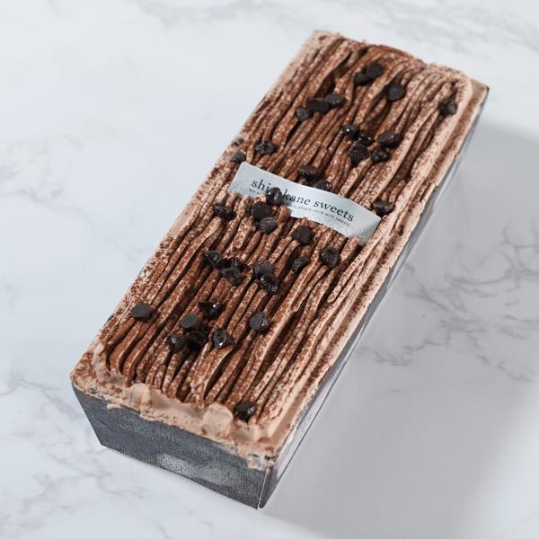 shirokane sweets TOKYO／白金スイーツ（シロカネスイーツ）の「白金プレミアム手作りアイスクリームケーキ ショコラ」です。美味しい季節のフルーツと、原材料のこだわりがコンセプトのスイーツ専門店「shirokane swee...