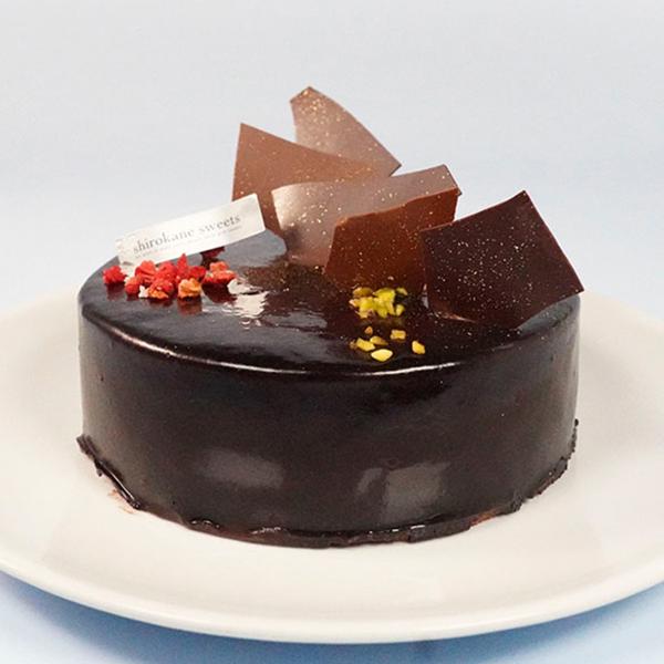 美味しい季節のフルーツと、原材料のこだわりがコンセプトのスイーツ専門店「shirokane sweets TOKYO／白金スイーツ（シロカネスイーツ）」が作る「カカオの香りを楽しむプレミアムミロワールショコラ」です。”ミロワ−ル”とは鏡を意...