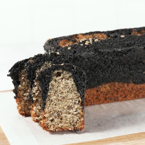 「胡麻と信州味噌の和焼き菓子」は、美味しい季節のフルーツと、原材料のこだわりがコンセプトのスイーツ専門店「shirokane sweets TOKYO／白金スイーツ（シロカネスイーツ）」が作る和のパウンドケーキです。お菓子に深みを与える特別...