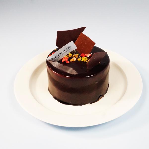 「白金ミロワール 2人用 ホールケーキ ショコラ ギフト」は、美味しい季節のフルーツと、原材料のこだわりがコンセプトのスイーツ専門店”shirokane sweets TOKYO／白金スイーツ（シロカネスイーツ）”が作るペアホールスイーツで...