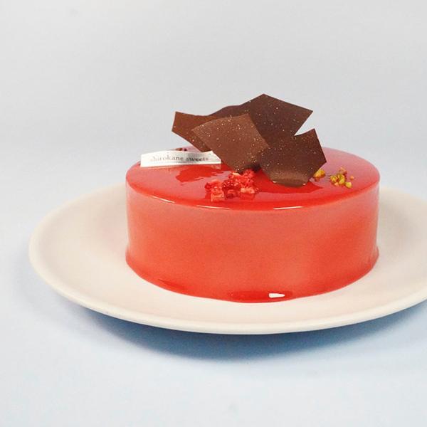 美味しい季節のフルーツと、原材料のこだわりがコンセプトのスイーツ専門店”shirokane sweets TOKYO／白金スイーツ（シロカネスイーツ）”が作る「情熱の赤と酸味を楽しむ白金プレミアムミロワール フランボワーズ」です。まるで宝石...