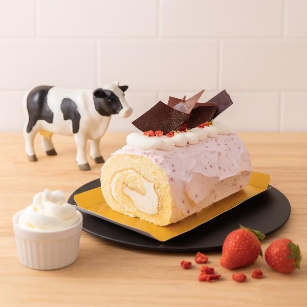 閑静な住宅街”白金台”の一角にある、美味しい季節のフルーツと原材料のこだわりがコンセプトのスイーツ専門店”shirokane sweets TOKYO／白金スイーツ（シロカネスイーツ）”が作る「白金プレミアムジャージーロール 苺」です。ふわ...