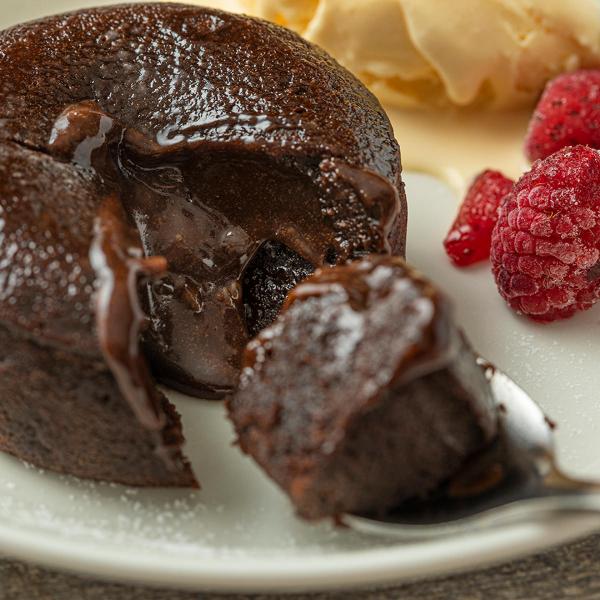 「トレトールドパリ フォンダンショコラ」は、フランス「トレトールドパリ社」定番のチョコレートフォンダンです。ふわりとした生地の中から、ヨーロッパ産チョコレートがとろけ出します。エレガントなチョコレートフォンダンは、名店の数ある商品の中でも愛...