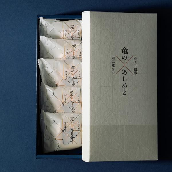 「ホホホ屋 by森八大名閣 羽二重餅×みるく饅頭 竜のあしあと」は、福井銘菓の羽二重餅を、しっとりとしたみるく餡で包み込んで焼き上げたミルク饅頭です。しっとり濃厚なミルク餡と、もちもちの羽二重餅との調和が愉しい逸品です。おやつやお茶請けなど...