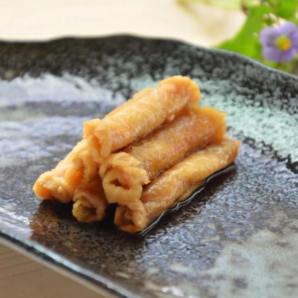 新潟県新潟市の岩崎食品がお届けする「新潟名物 手作り漬物 切干大根のピリ辛からし巻 しそ生姜巻」です。からし巻は、かつて新潟市旧西蒲原郡で田植えの頃のごちそうとして食べられていた、新潟の人でも知る人ぞ知る切干大根の漬物です。添加物を極力使わ...