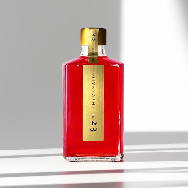 和歌山県有田産の希少な梅の品種”露茜（つゆあかね）”を使用した「MIYAYOSHI No.23 本格梅酒 ラージ ギフト」です。蜂蜜を100％使用したジンベース梅酒。露茜とレモンの爽やかさ、ジンのほろ苦さ、蜂蜜のまろやかな甘さが絶妙に調和し...