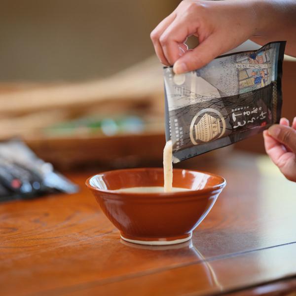 「静岡 とろろ汁の丁子屋 とろろ汁」は、創業慶長元年（1596）、江戸時代より420年以上愛され続けている東海道名物のとろろ汁です。静岡産の在来自然薯（じねんじょ）を100％使用し、自家製白みそや秘伝のたれで味付けしてありますので、解凍する...