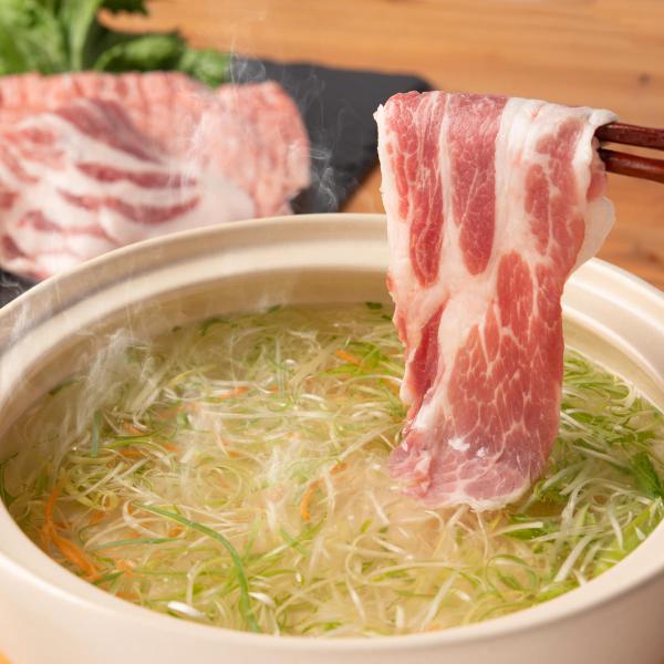 青森県鰺ヶ沢町（あじがさわまち）の長谷川自然牧場で育った豚肉を使用した「長谷川の自然熟成豚 食べ比べ ギフトセット」です。自家配合飼料で飼育し、長期熟成した、こだわりの味のある豚肉です。自然豊かな山の土、海水を利用した自然循環型の餌で通常よ...