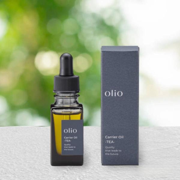 「olio キャリアオイル ティー 茶ノ実油」は、静岡県産のお茶の実から抽出した植物由来成分100％の無添加美容オイルです。高い保湿性と優れた肌なじみが特徴で、スキンケアやヘアケアアイテムとして全身に幅広く使えます。人の皮脂に近い組成で、べ...