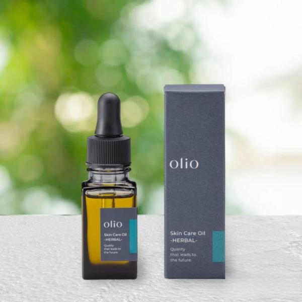 「olio スキンケアオイル ハーバル」は、ハーバル調のアロマがやさしく香る植物由来成分100％スキンケアオイルです。静岡県産の茶ノ実油（TEA SEED OIL）とホホバ種子油を贅沢に配合。ボディ、フェイス、ヘアケアと全身にお使いいただけ...