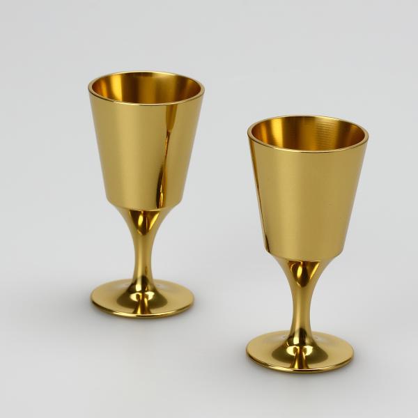 富山県高岡市の小泉屋がお届けする「kanpai bell ギフトセット」です。古来、音は邪気を払い、場を清めるとされています。また西洋ではグラスの中の悪魔を追い出すために乾杯をしたそうです。kanpai bell（乾杯ベル）は、そんな音と乾...