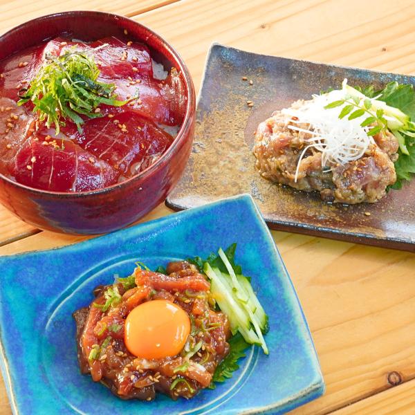 「uoya まぐろ なめろう ユッケ 漬け 食べ比べセット」は、原料にメバチマグロを使用した鮪なめろう、鮪ユッケ、中トロ鮪漬けの詰め合わせです。お酒のお供、おつまみ、食卓の一品などとして、お取り寄せでお楽しみください。＜鮪なめろう＞めずらし...