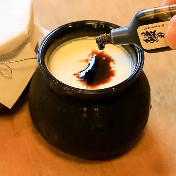 岐阜県海津市の老舗うなぎ店”いなりや”がお届けする「川うなりプリン ギフトセット」です。地元産の新鮮卵を厳選し、卵白のみを使用した甘さひかえめであっさりした「ホワイトプレーン」と、卵黄のみを使用した濃厚でなめらかな「イエロープレーン」を詰め...